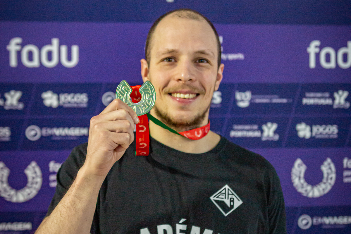 AAC/UC conquista 13 medalhas no CNU de Natação Piscina Longa
